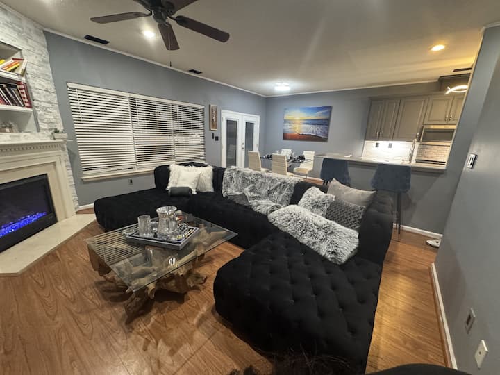 The Phoenix: 4br Townhome W/ Water View Deck - Newport News, VA