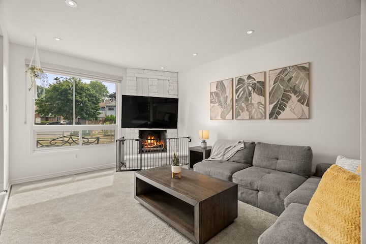 Family & Dog Friendly 5br +Prvt Basement Apartment - Pickering