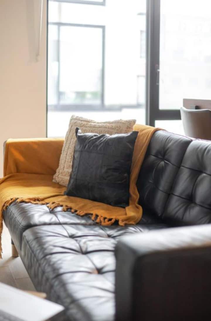Spacious 2br Urban Retreat | In-unit Laundry - Montreal