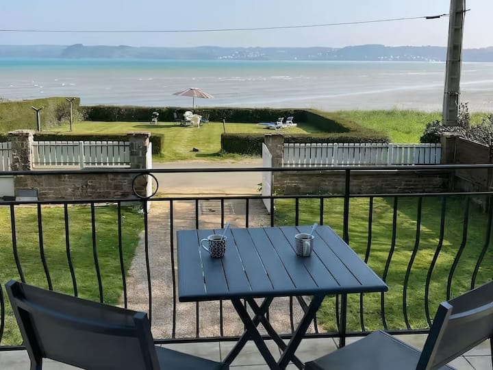 Maison Face à La Mer, Les Pieds Dans L'eau - Plage de Plestin-les-Grèves