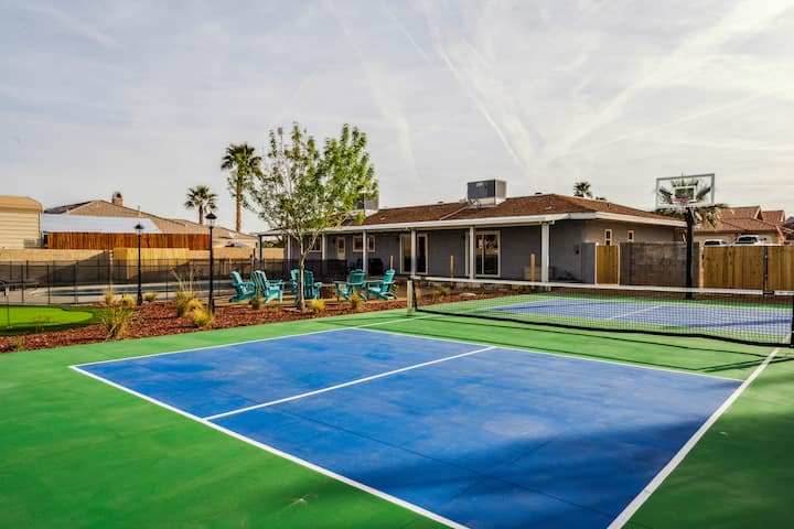Family Fun Oasis: Pool, Pickleball & Game Room - Henderson, NV