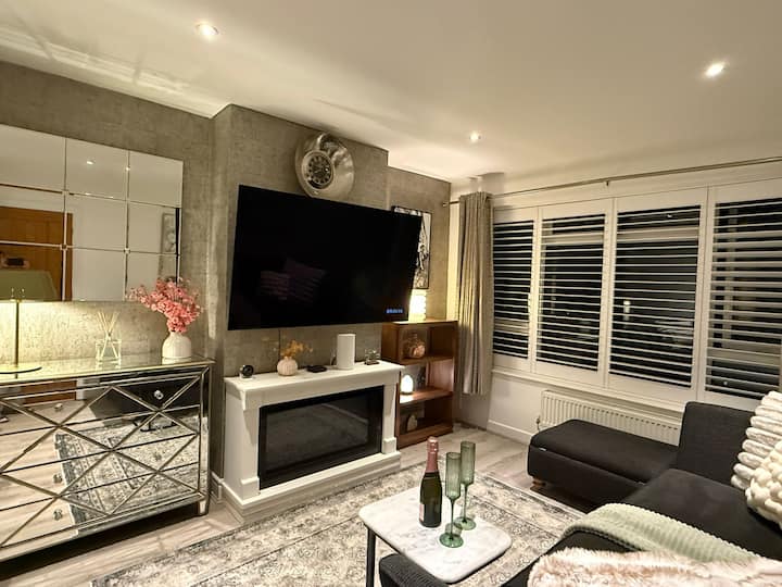 Hearth–centred On Comfort And Family. - Cotswolds