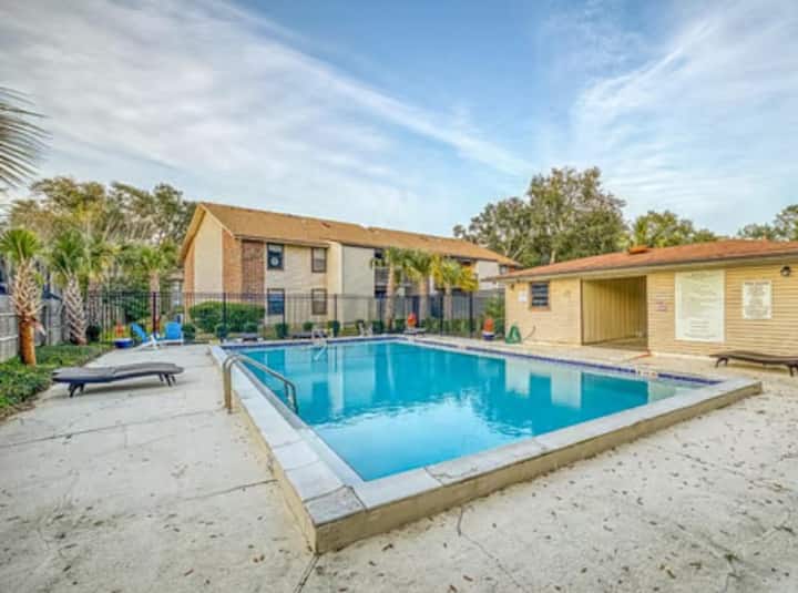 Long Stay: Comfy, Clean, Close To Everything Condo - Pensacola, FL