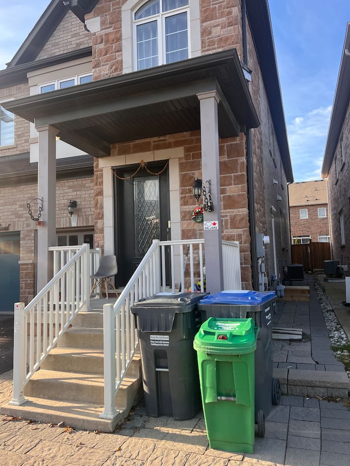 You Summer Gateway Awaits - Brampton