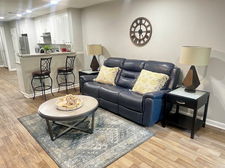 Convenient And Secluded - Riverdale, GA