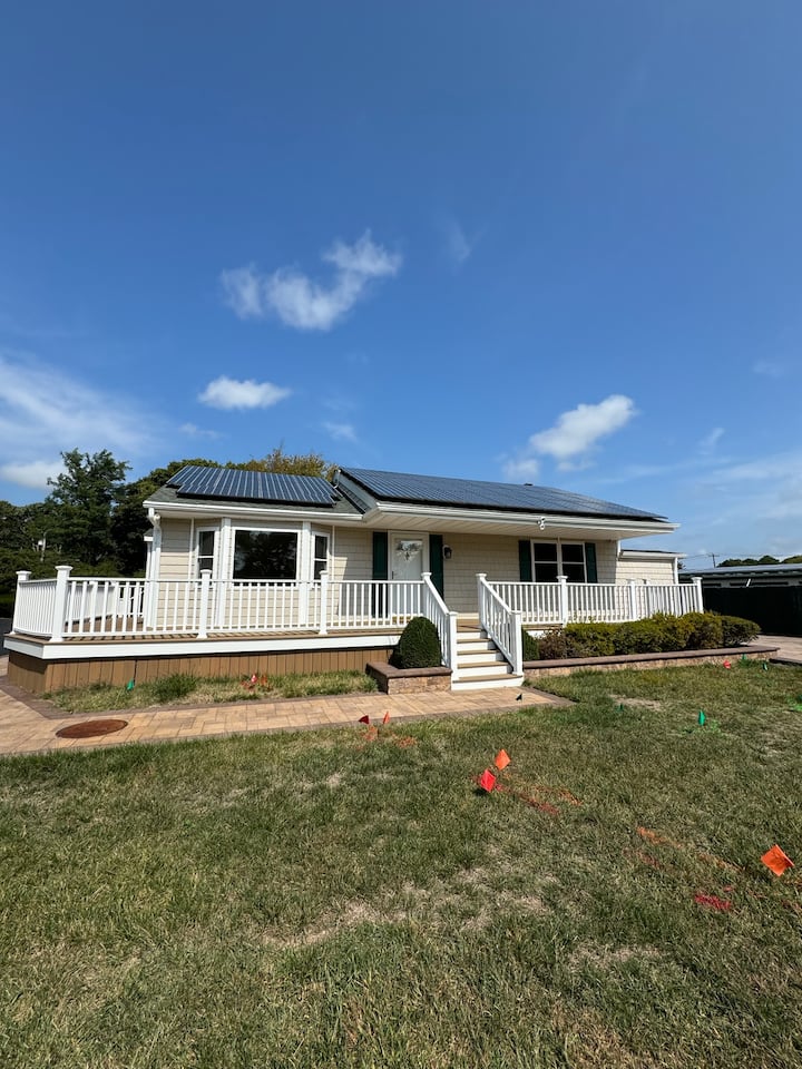Two Bedroom House With Private Property! - Long Island Game Farm Wildlife Park & Children's Zoo