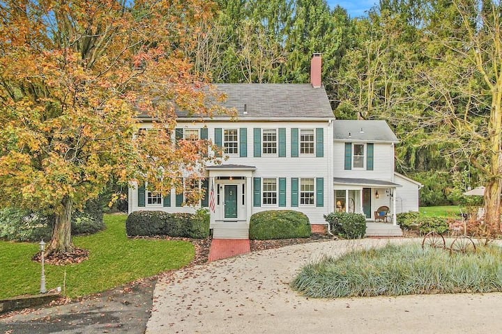 Historic Farmhouse Retreat Surrounded By Nature - Red Bank, NJ