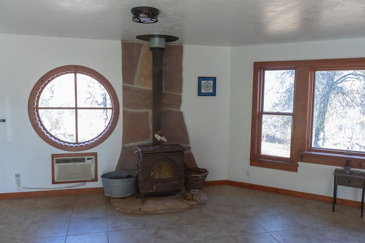 Hand Built Octagon Hideaway In The Magic Forest - Pink, OK