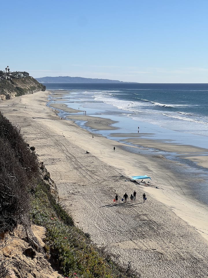 Beachfront Bungalow - Encinitas, CA