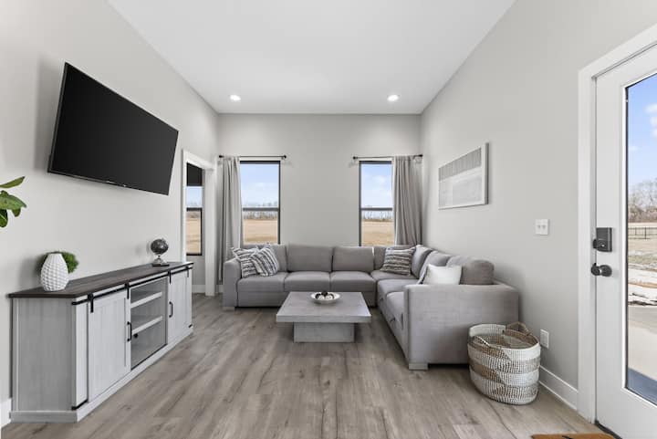 Lone Jack Guesthouse | Full Kitchen | 25 Min To Kc - Pleasant Hill, MO