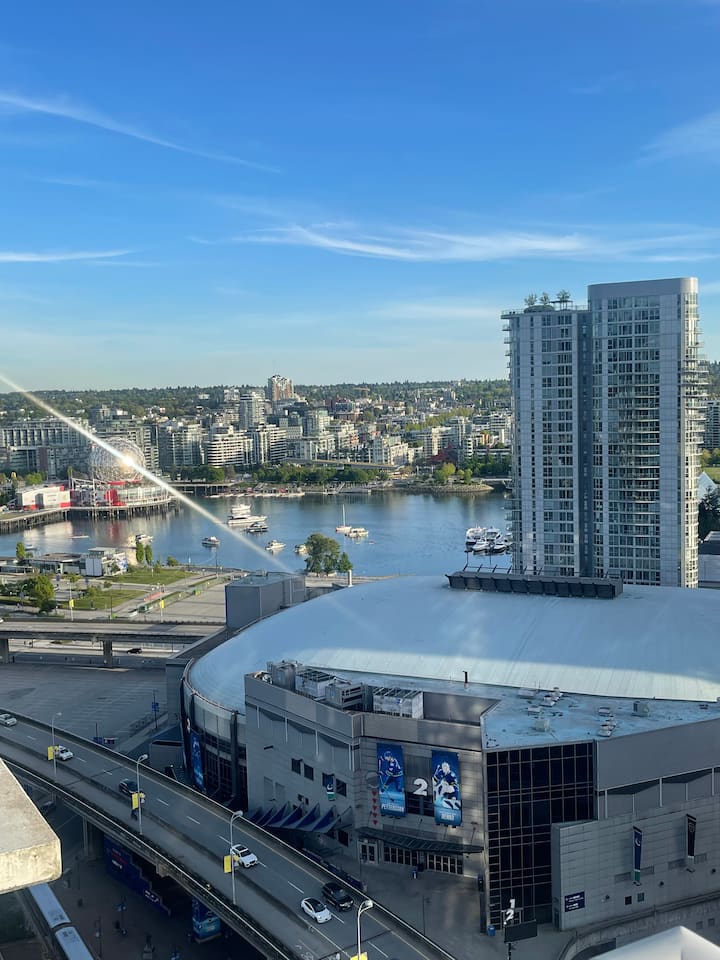 Luxury 2br Condo | Sleeps 6 | Full Amenities - Vancouver