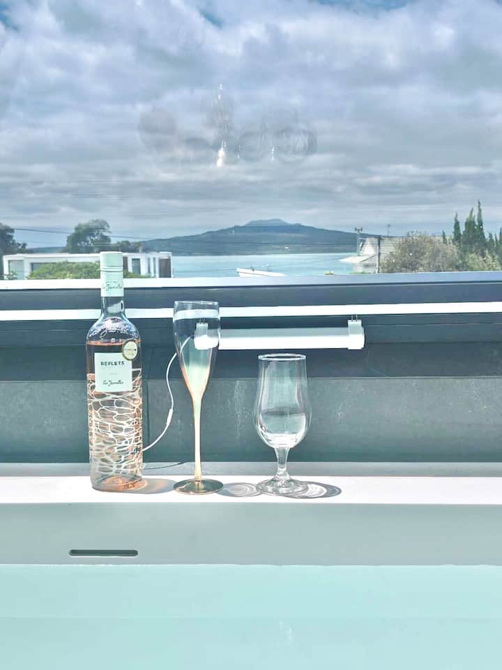 Brand-new Sea-view Luxu W Lift&d-garage | Belmont - Auckland