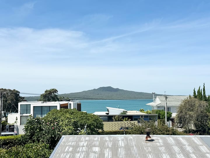 Sea View Brand New Family Home| Belmont | Takapuna - Auckland