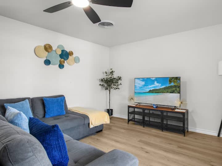 *Lackland Pool Haven* Modern 4bd Home - 聖安東尼奧