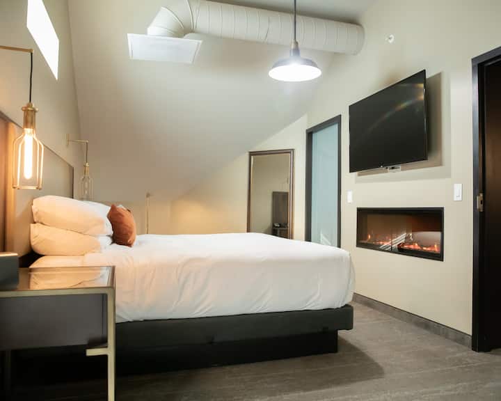 Hotel Saranac | Great Camp Suite 904 - Saranac Lake, NY