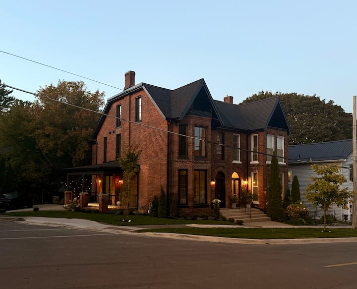 Private Basement Apartment In Downtown Port Hope - Port Hope