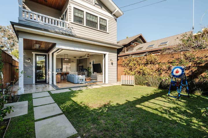 Luxury Beach Retreat - Rooftop & Music/game Room - Venice Beach, CA