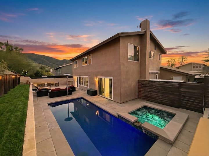 4bds Getaway: Pool Table, Jacuzzi & Salt Pool - Agoura Hills, CA