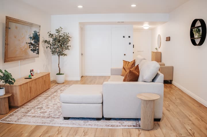 Newly Furnished And Repainted Home - Orange County - Anaheim