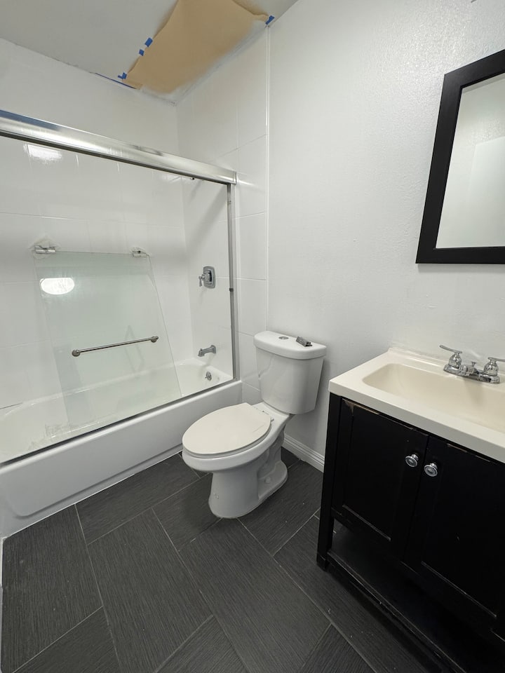 Modern Home In Garden Grove Near Disneyland - Anaheim, CA