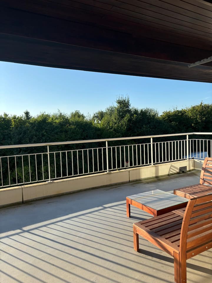 Grosszügige, Ruhige 2.5-zimmer-wohnung + Parkplatz - Kanton Zug