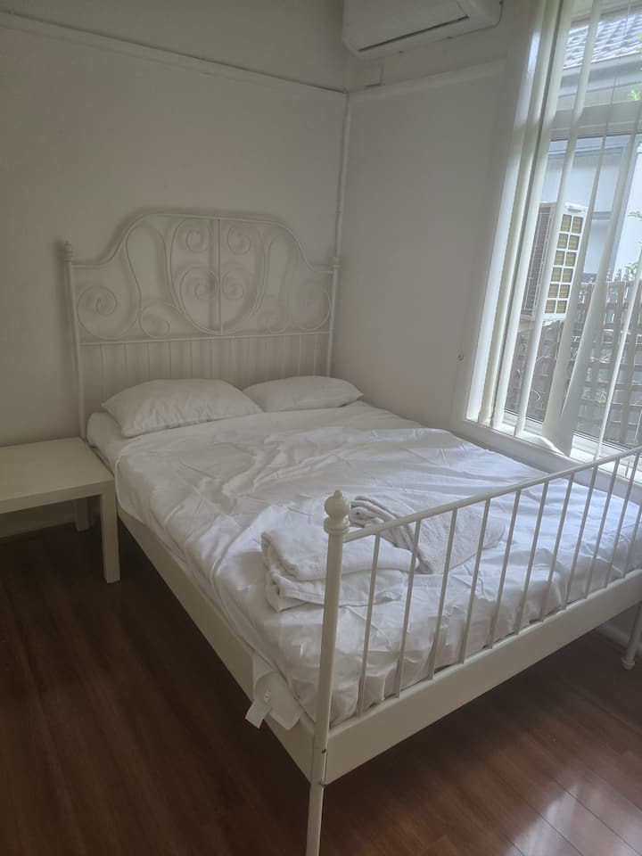 House Near Train Station - Strathfield