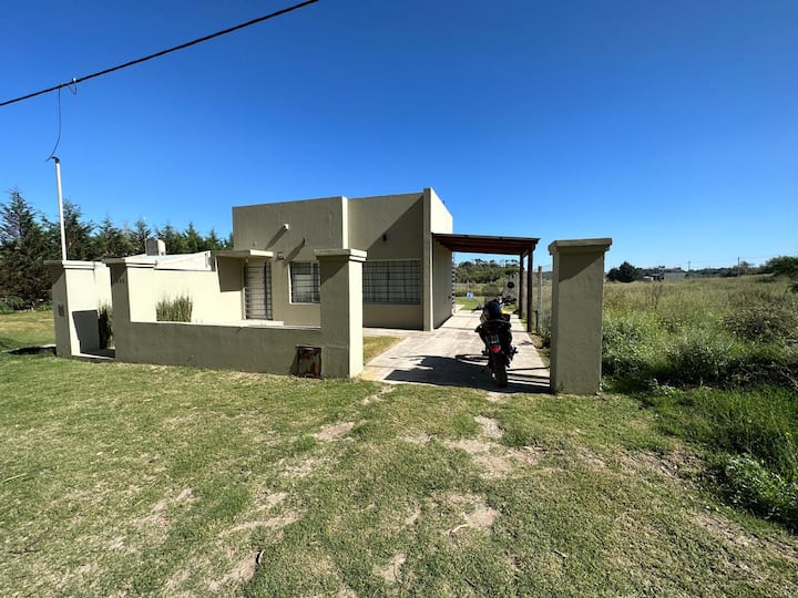 Casa Amplia Con Pileta A 5 Cuadras Del Mar - Necochea