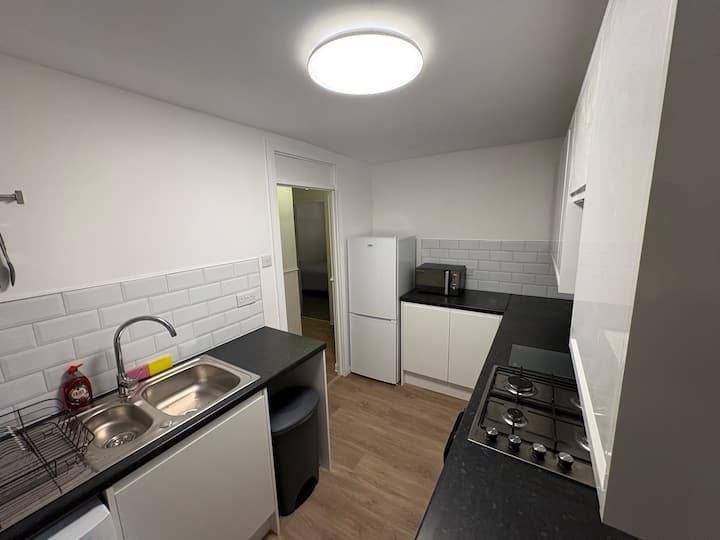 Spacious 1 Bedroom Groundfloor With Garden - Crawley
