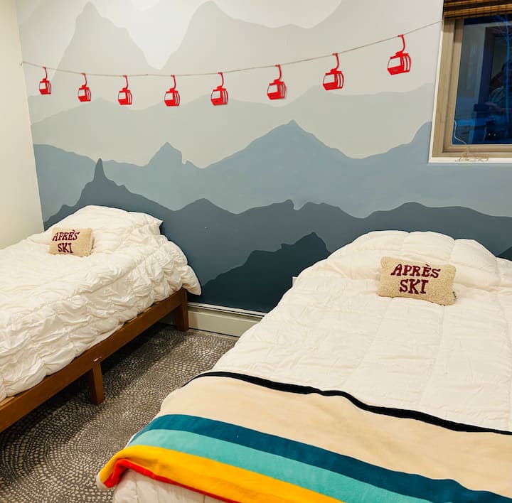 Cabin Vibes | Fire Place | Bus Route | Sleeps 8 - Vail, CO