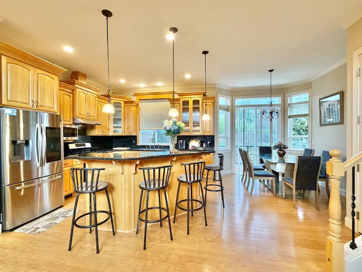 Spacious Home Near Airport & Downtown Vancouver - Vancouver, WA