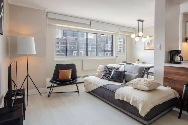 Modern 1br Downtown Suite | High-speed Wi-fi - Montreal