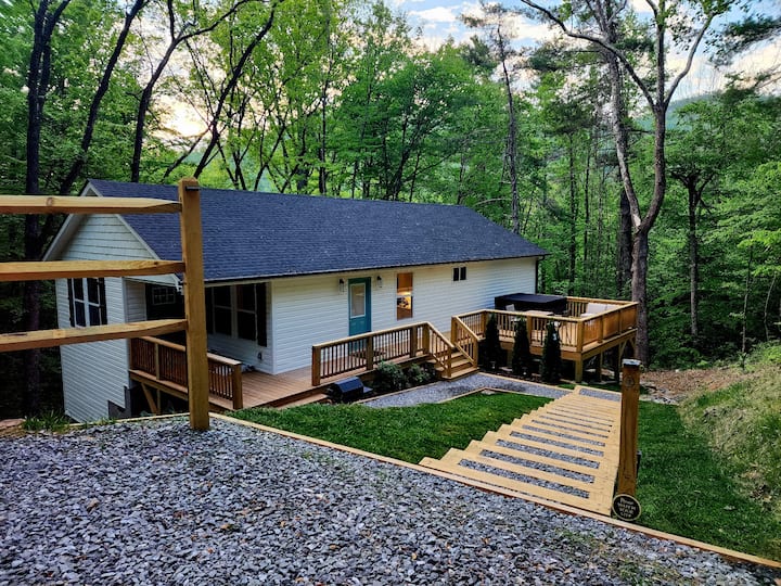 Asheville-hilltop Hideaway| Hot Tub - Swannanoa, NC