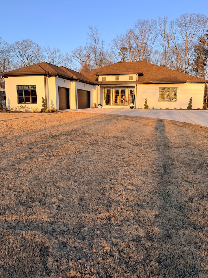 World Cup Winner Clean And Ready For Your Stay. - Riverdale, GA