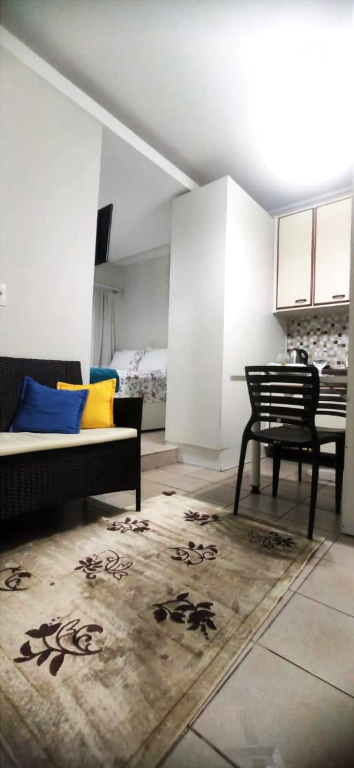 Kitnet 03 | Central | Ar-condicionado + Internet - Campo Grande