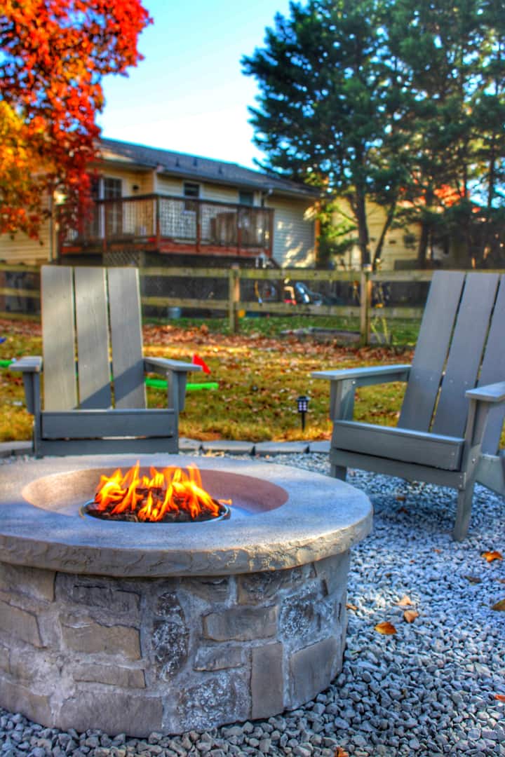 Firepit | Downtown Close | Hosts 12 | Pets Welcome - Arnold, MD