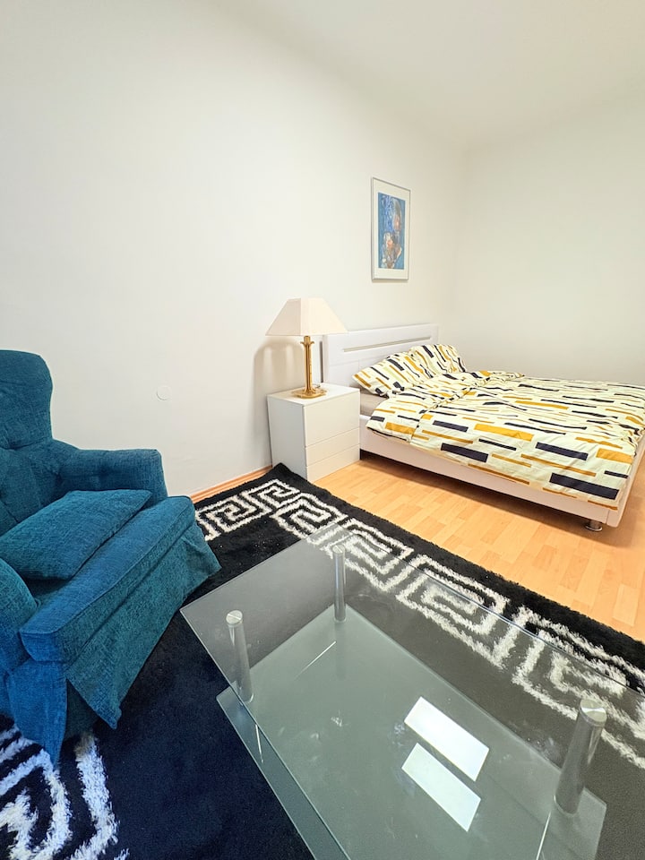 Zimmer In Wohnung Küche Bad, Stadtblick, Gemütlich -