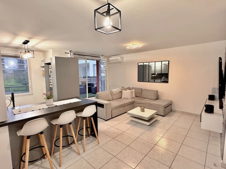 Appartement T3 Calme Avec Parking Et Balcon - Vénissieux