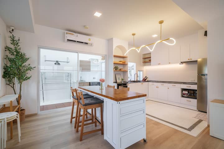 บ้านตั้งใจ - Bangkok Suvarnabhumi Airport (BKK)