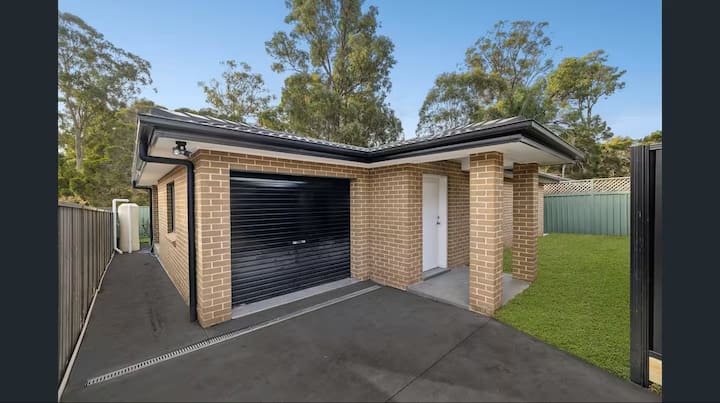 Entire Guesthouse In Prestons, Australia - Liverpool