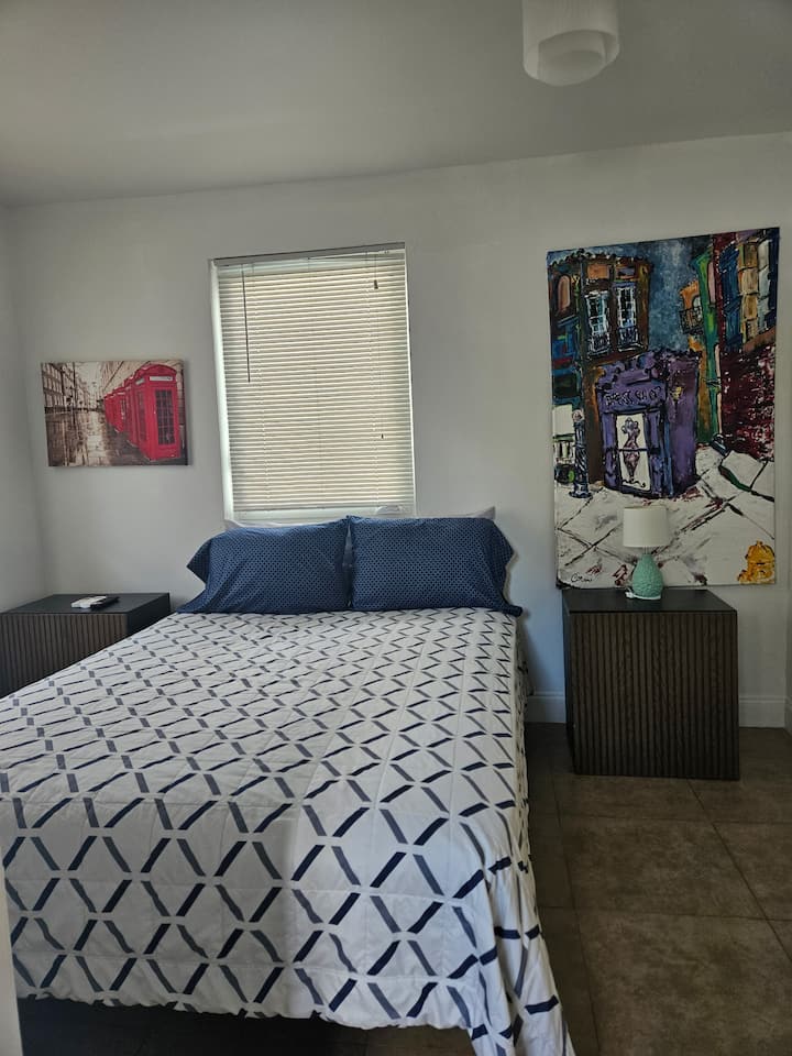 Bright & Comfy Guesthouse Close To Everything! - Miami Gardens, FL