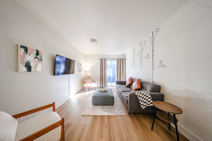 #8 Sunny Midtown Phoenix Escape | Budget Friendly - Phoenix, AZ
