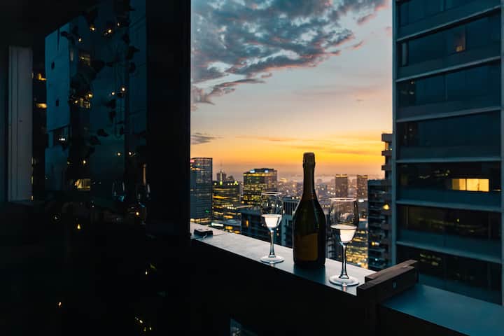 Lux Sky High City Views | Cbd Suite W/ Pool & Gym - Melbourne