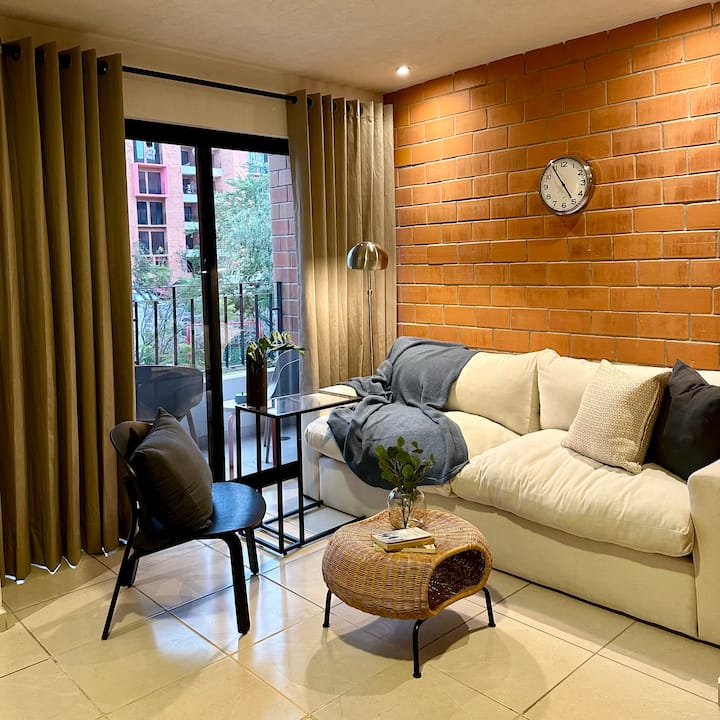 Akron Stadium | 2 Bathrooms | King Bed | Parking - Zapopan