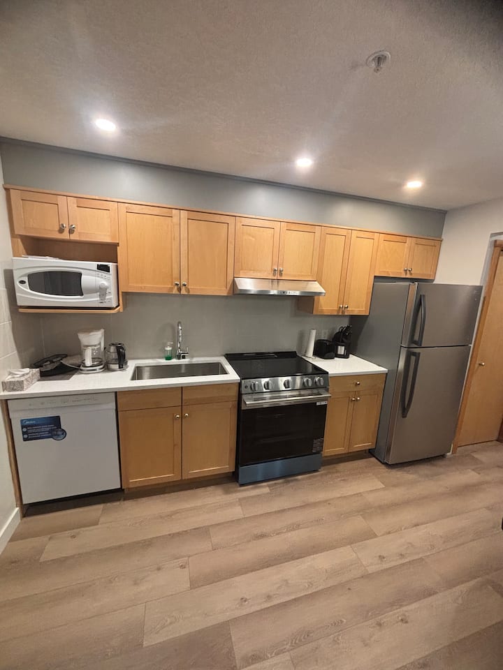 New One Bedroom Unit With King Bed And Sofa Bed - Canmore