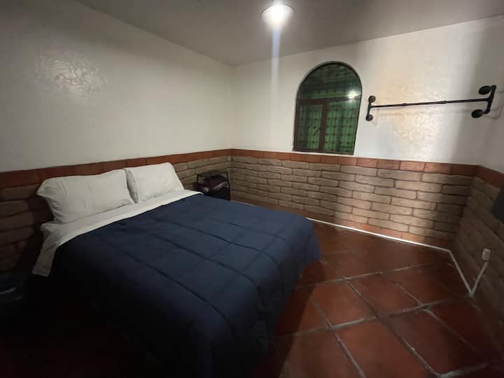 Residencia Pachuca Con Cocina Equipada Y Cochera - Pachuca