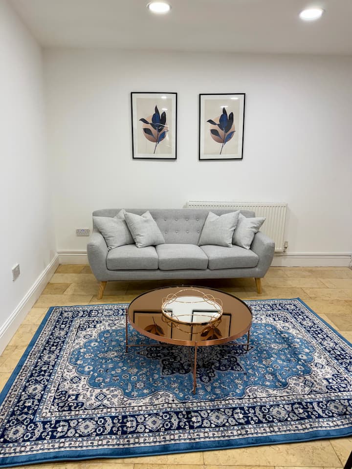 Newly Refurbished 2-br Basement Familyflat - Londres