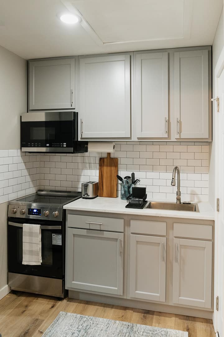 Downtown Troy Studio: Look Out On The Square! - Troy, OH