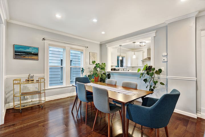 Beautiful Craftsman W/ Central Ac, Walk To Pcc - Seattle, WA