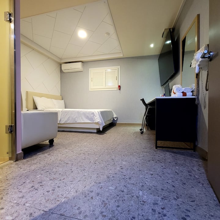 고척돔_근거리 편의시설_ 전통시설_netflix_disney+ 독산역 인근 쾌적한 호텔. - Seoul