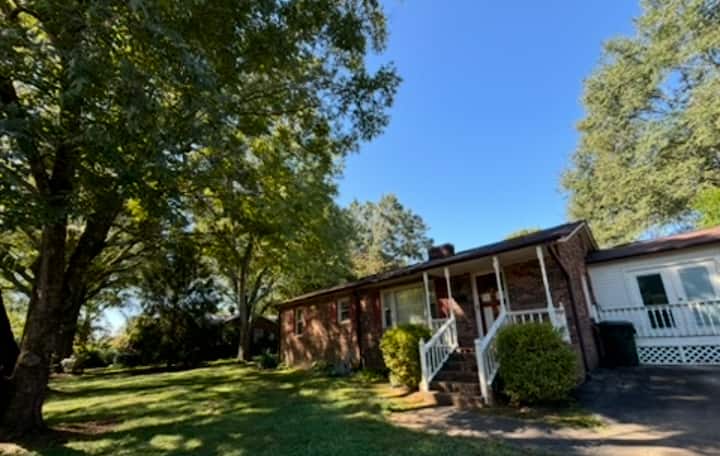 Spacious 3-br Home • 8 Mins To Casino •Sleep 5+ - Kings Mountain State Park, Blacksburg